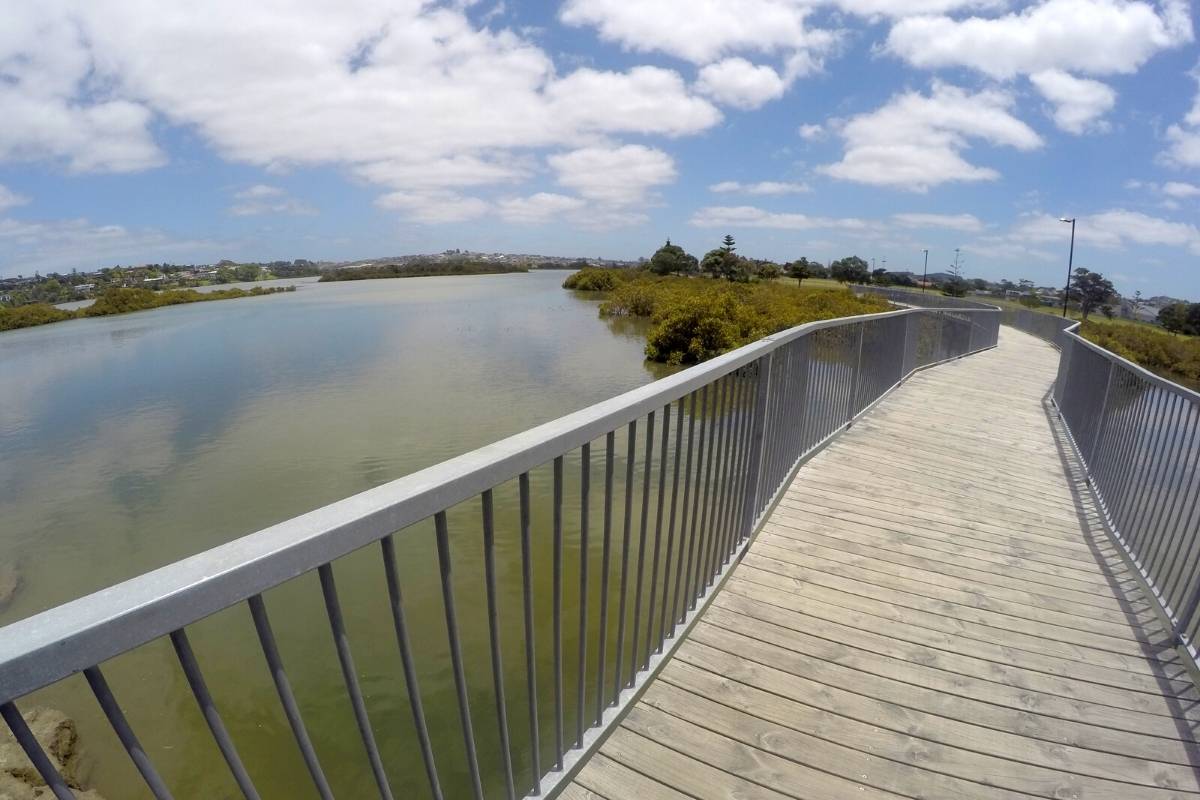 Te Ara Tahuna - Orewa Estuary Path was walked by Freewalks.nz
